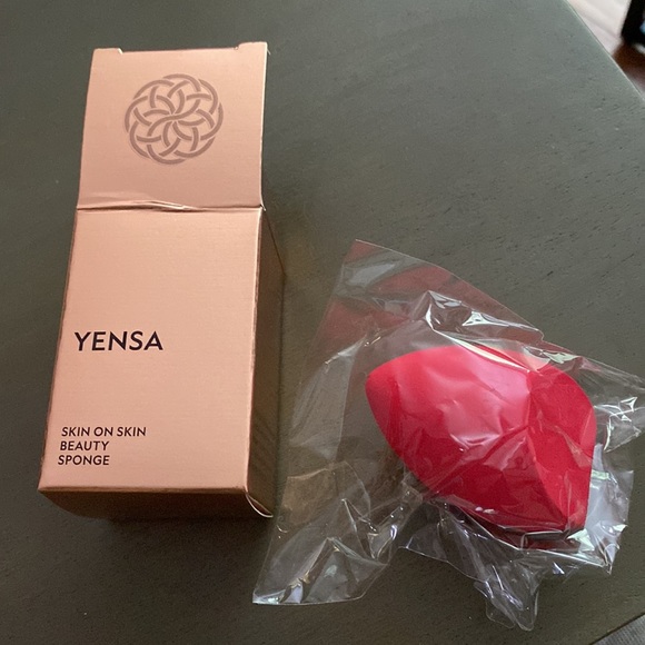 Yensa | Makeup | Nwt Yensa Skin On Skin Red Beauty Blender Sponge ...
